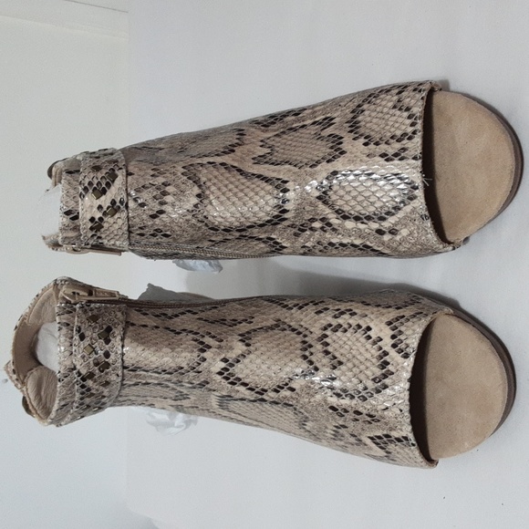 BareTraps | Shoes | Bare Trap Reining Snake Print Womens M Heel Shoe ...